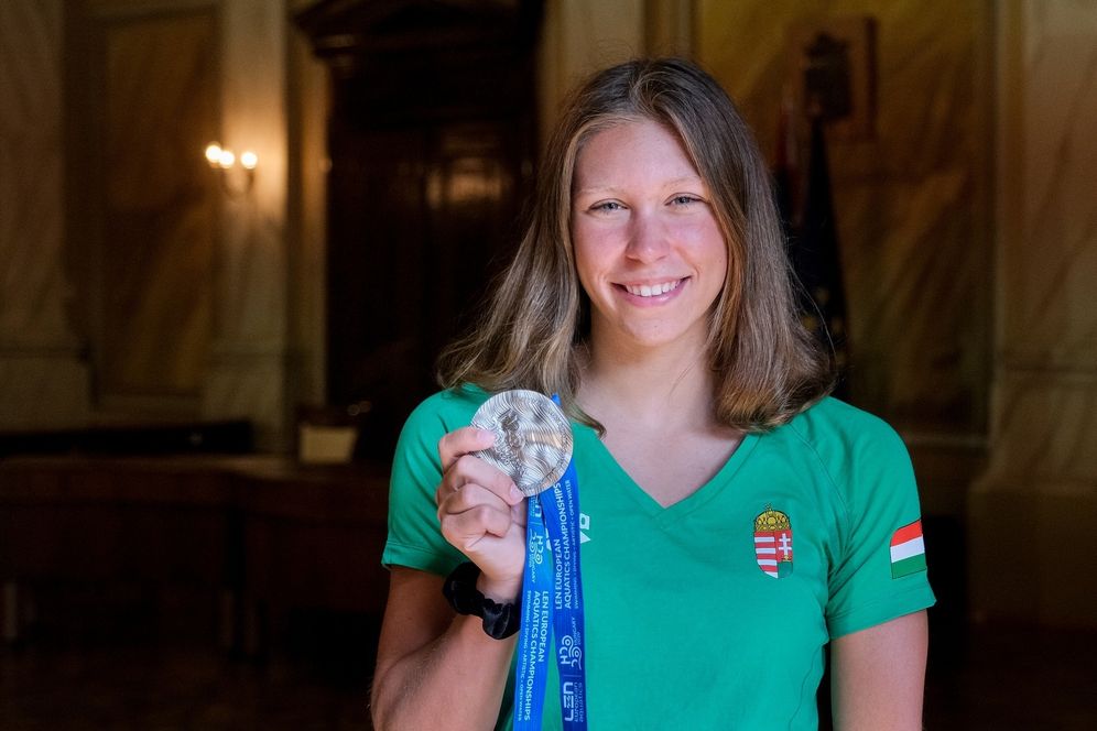 Gyulai Hírlap - Veres Laura ott van a hivatalos olimpiai úszókeretben